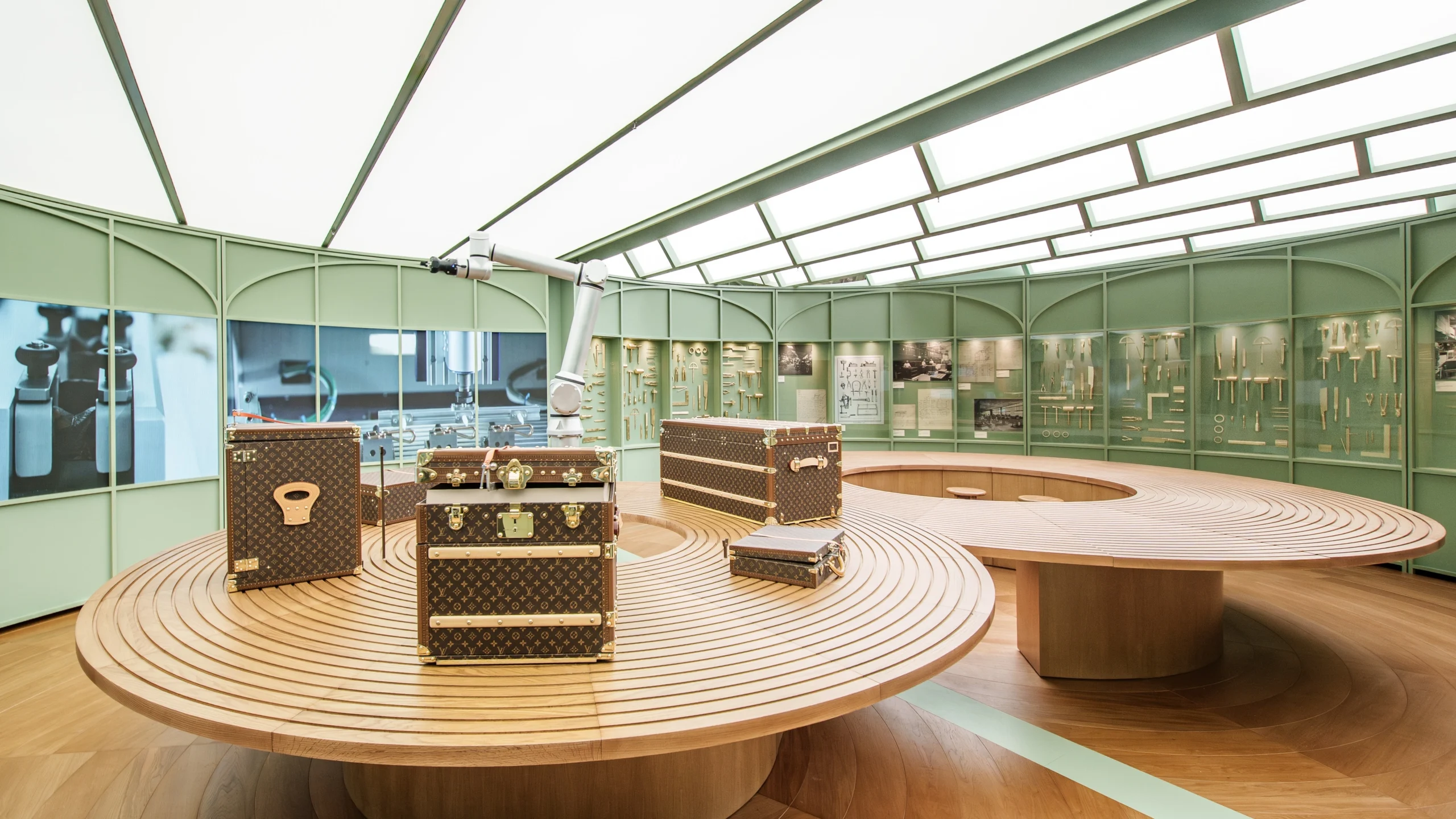 Louis Vuitton celebra 130 años en Shanghái | LUXONOMY